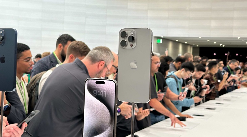 iPhone 15 Pro Max có mấy màu, màu nào đẹp nhất?